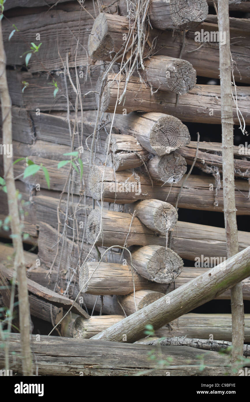 Log cabin, old Stock Photo - Alamy