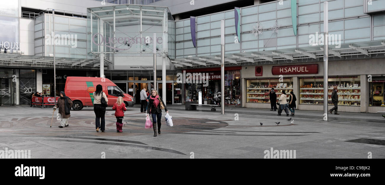 Slough Queensmere shopping Centre entrance to indoor shopping Malls ...