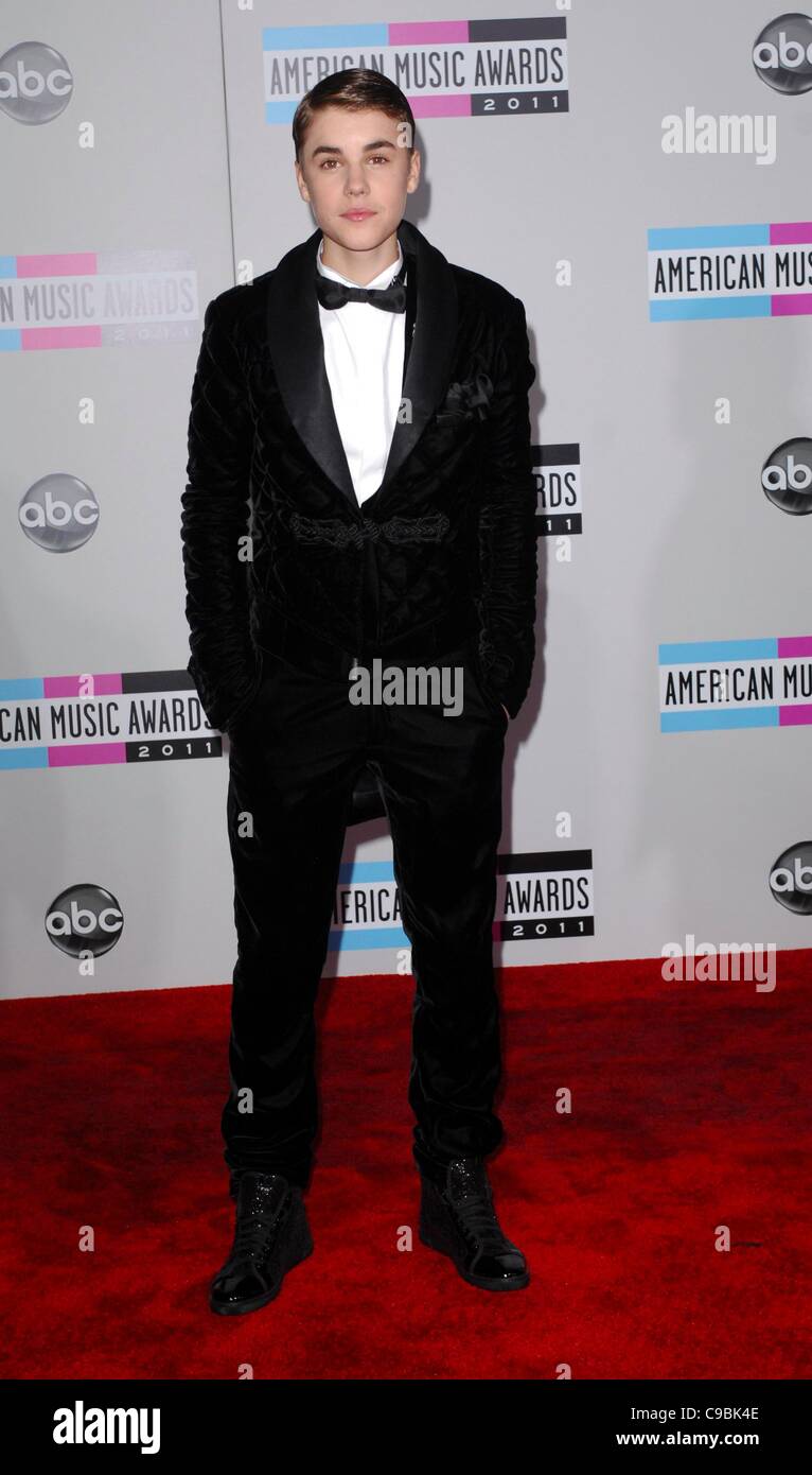Justin Bieber at arrivals for The 38th Annual American Music Awards ...