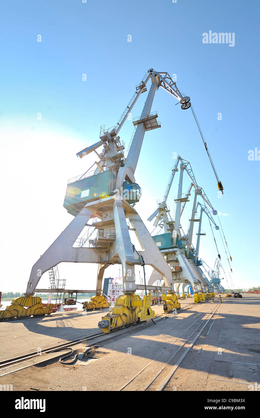 Yellow shipyard cranes hi-res stock photography and images - Alamy