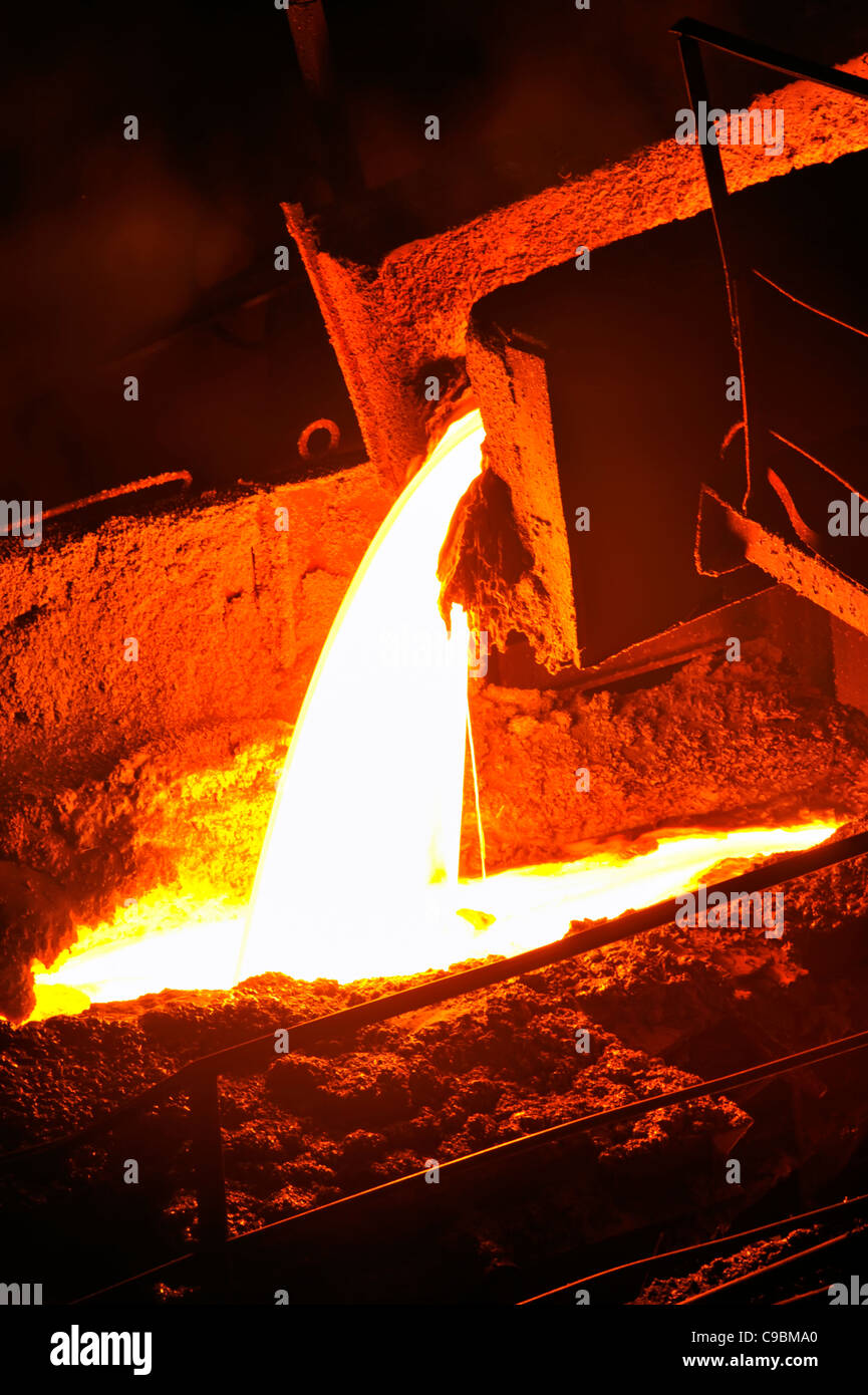 Pouring of liquid metal Stock Photo - Alamy