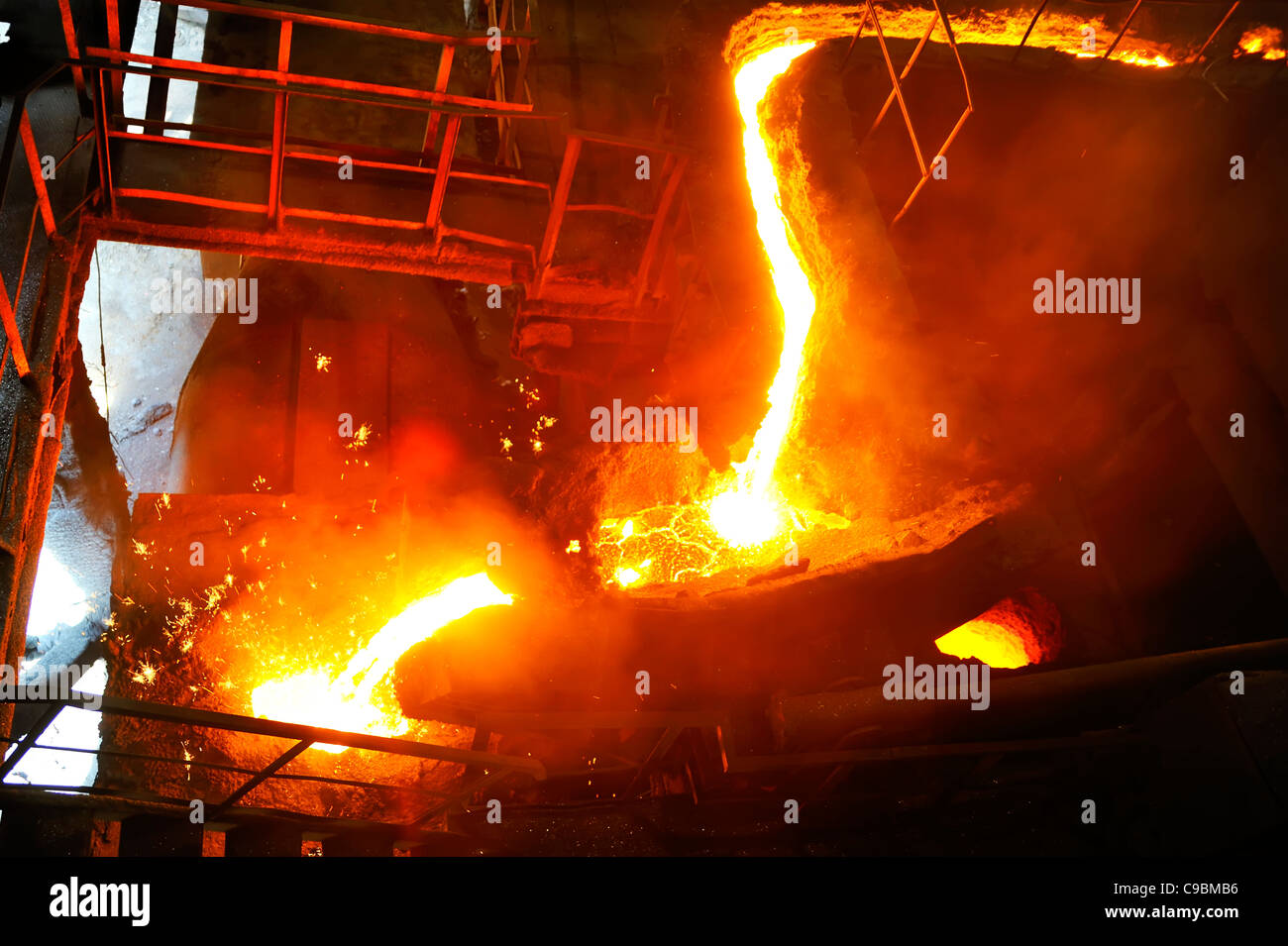 pouring molten steel in transportation device Stock Photo - Alamy