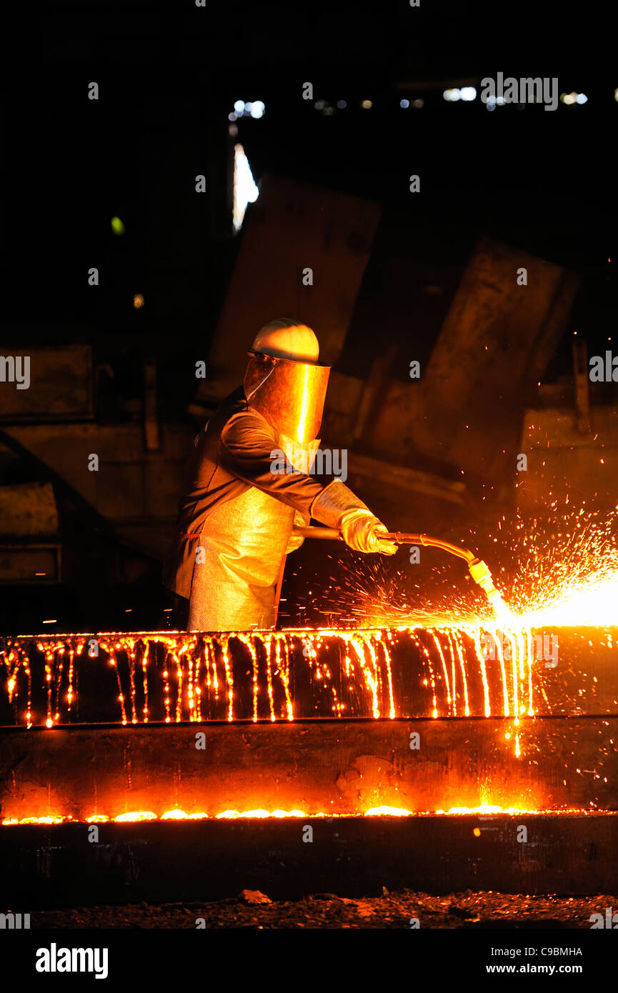 worker using torch cutter to cut through metal Stock Photo - Alamy