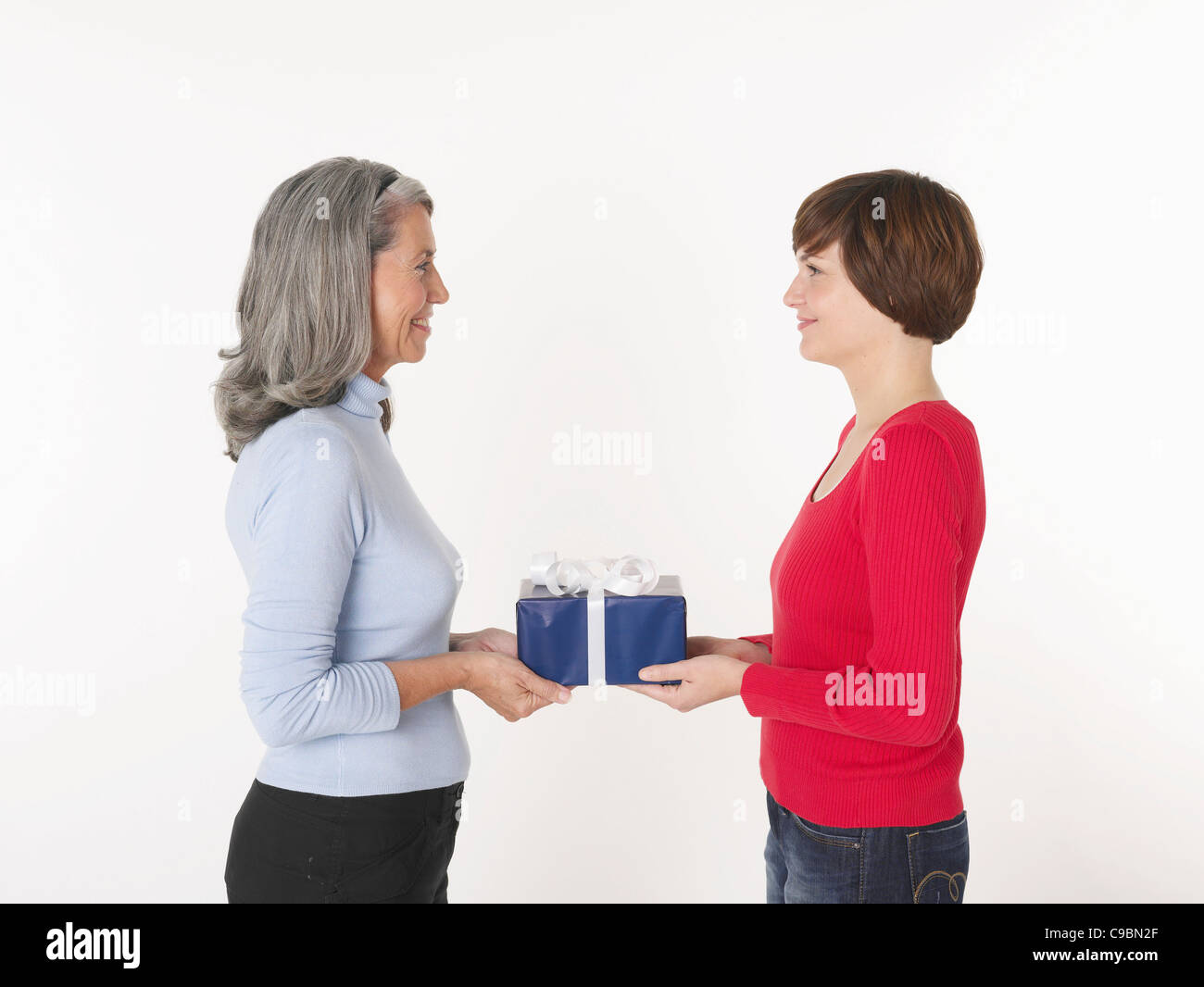 Daughter giving present to her mother Stock Photo - Alamy