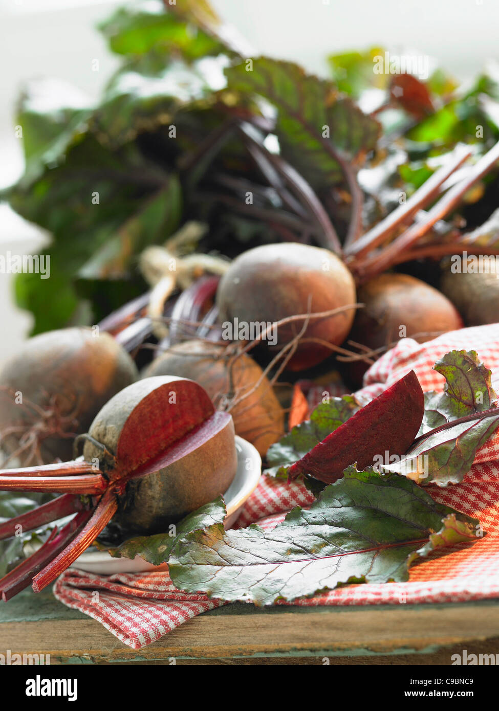 Bunch of beetroot, close up Stock Photo - Alamy