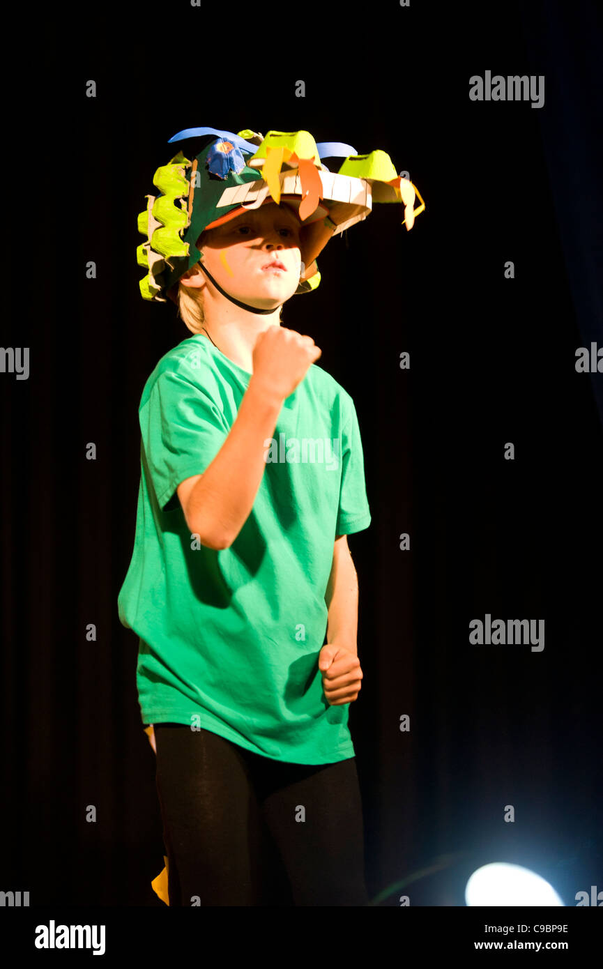 Student acting stage hi-res stock photography and images - Alamy