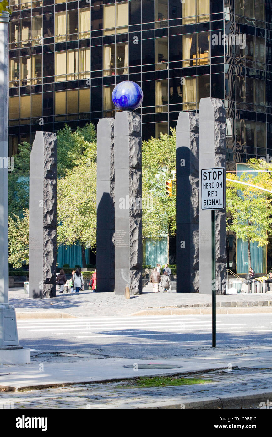 Un headquarters sculpture hi-res stock photography and images - Alamy
