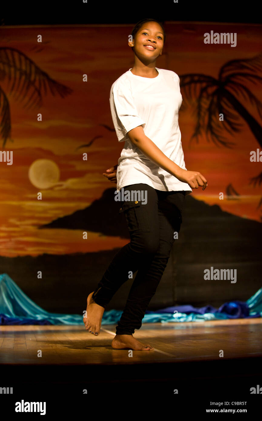 Children perform stage hi-res stock photography and images - Alamy