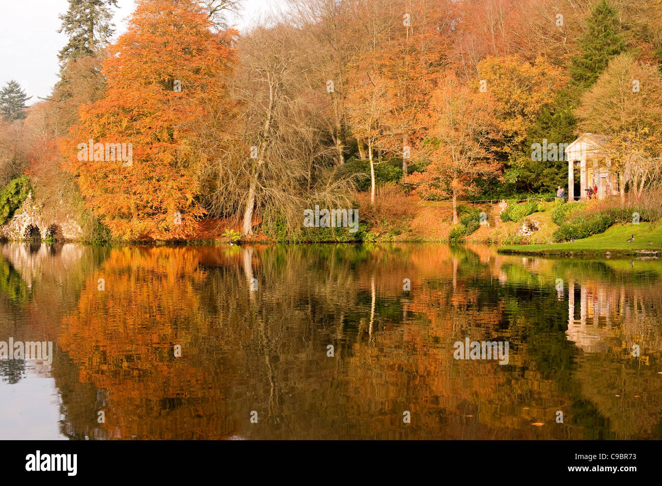 English lake in autumn with reflections of trees in the water Stock ...