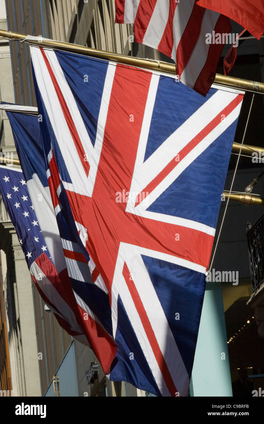 Union jack on a flag pole hi-res stock photography and images - Alamy