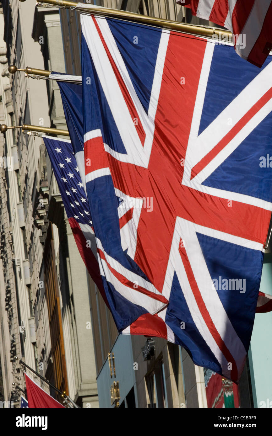 Union jack on a flag pole hi-res stock photography and images - Alamy