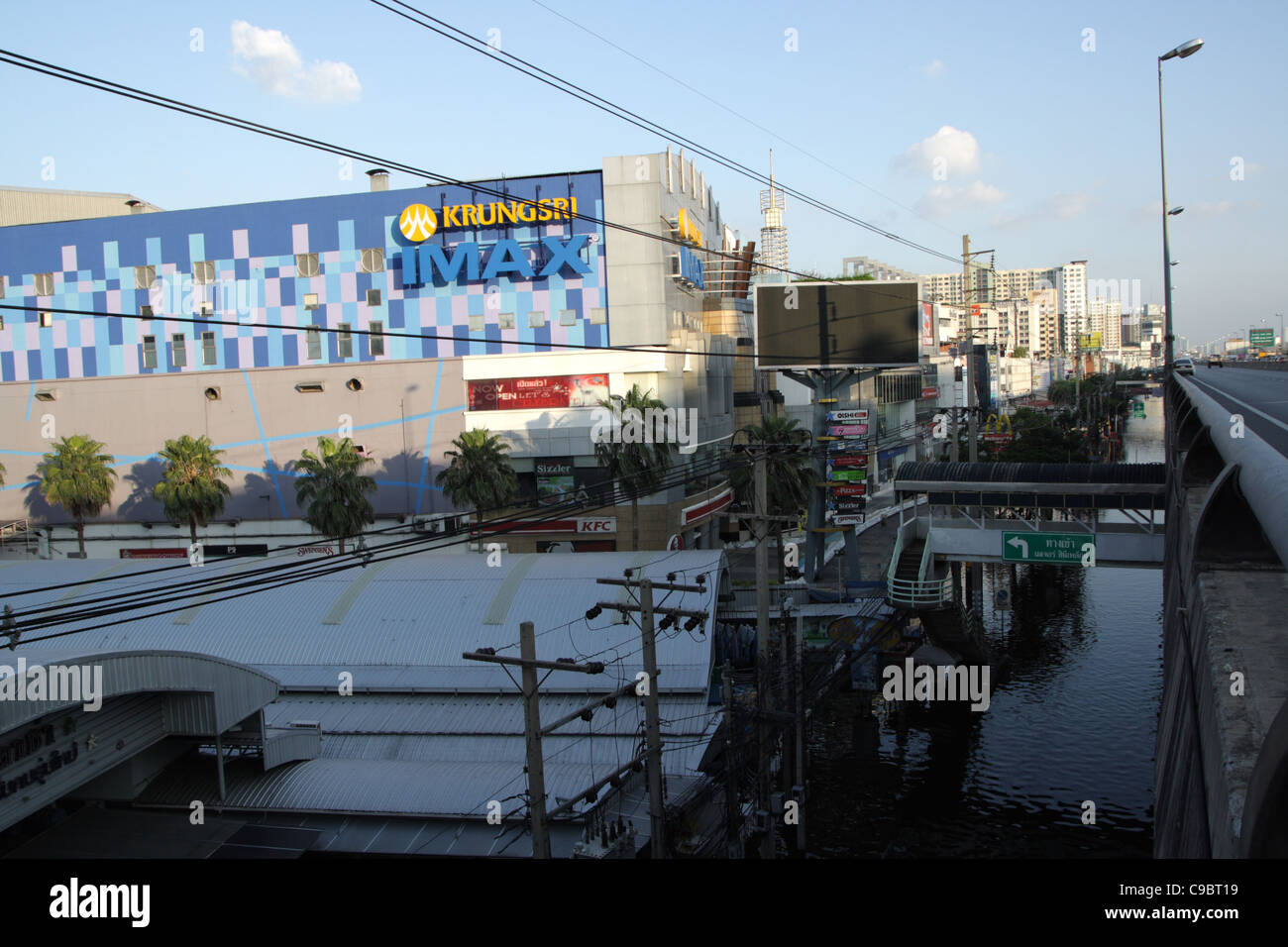 Floodwaters on street at Pinklao area in Bangkok Stock Photo - Alamy