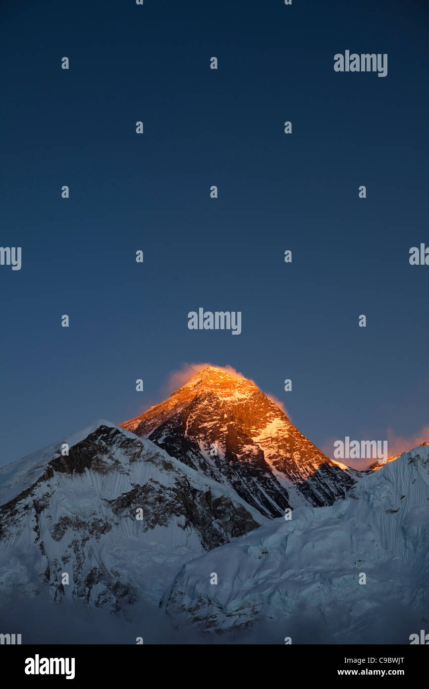 Mount everest peak hi-res stock photography and images - Alamy