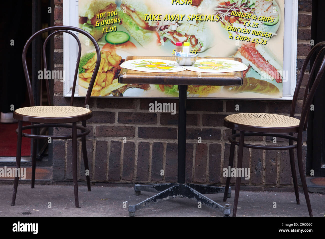 Empty cafe - Fast food outlet Stock Photo - Alamy