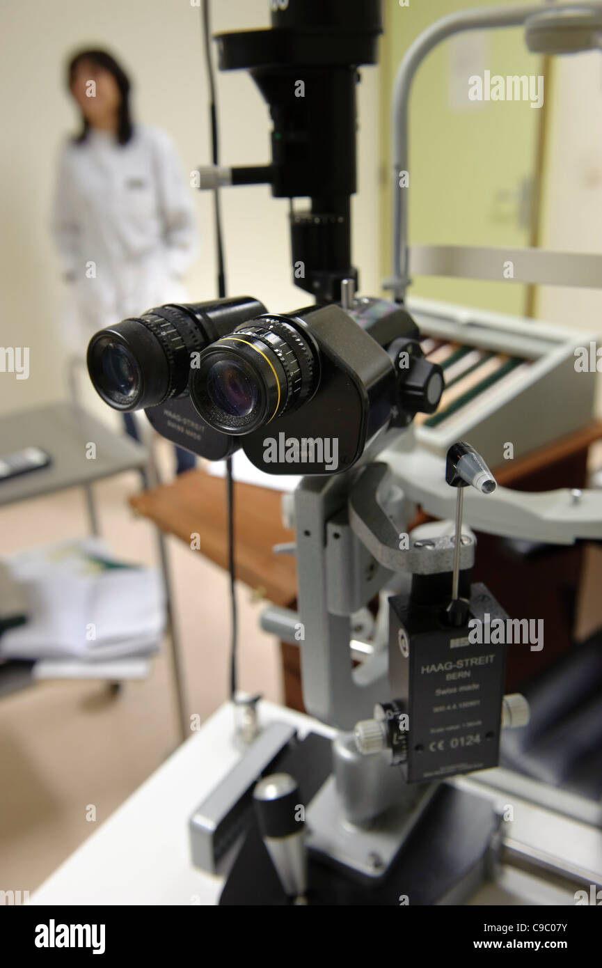 Slit_lamp hi-res stock photography and images - Alamy