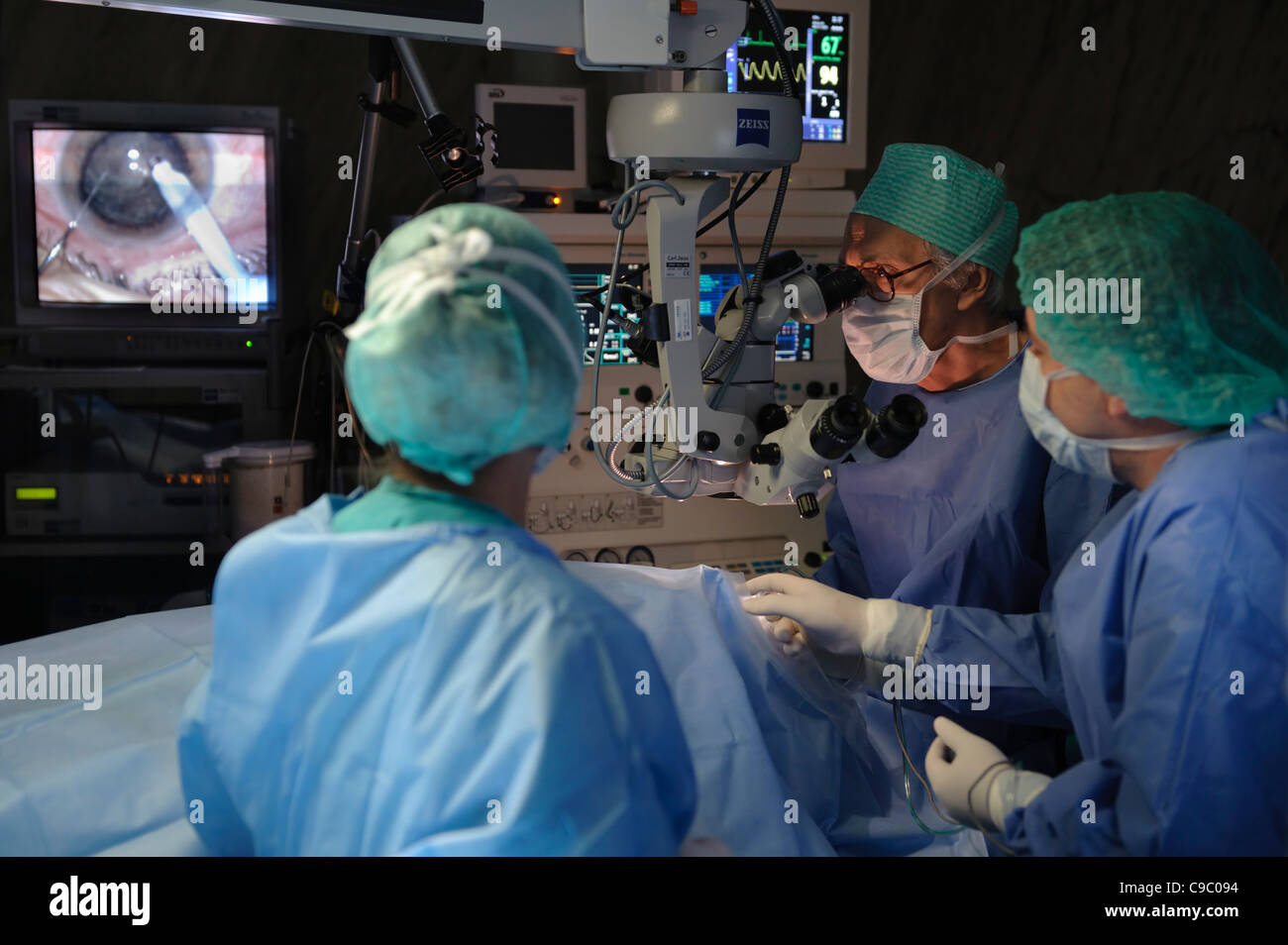 Eye operation hi-res stock photography and images - Alamy