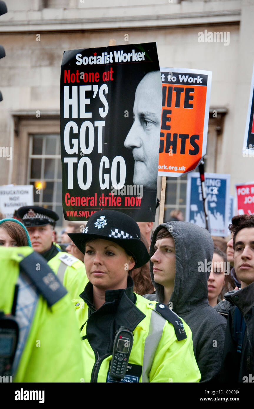 London student protests policeman hi-res stock photography and images ...