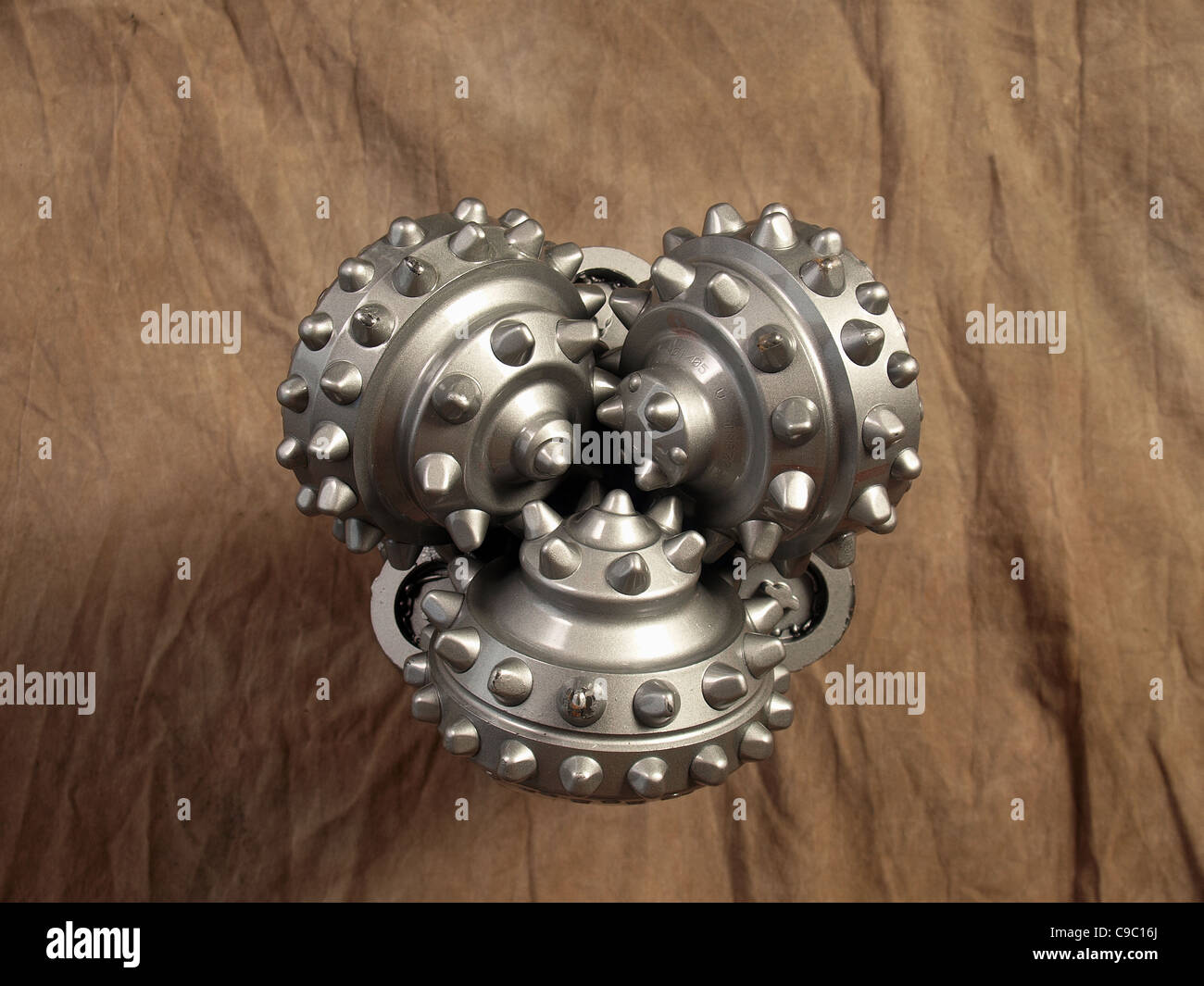 Drill bit for petroleum and water, tri-cone drill bit cuts through rock ...