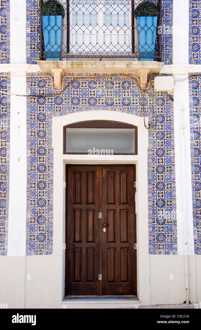 Tiled doorway hi-res stock photography and images - Alamy