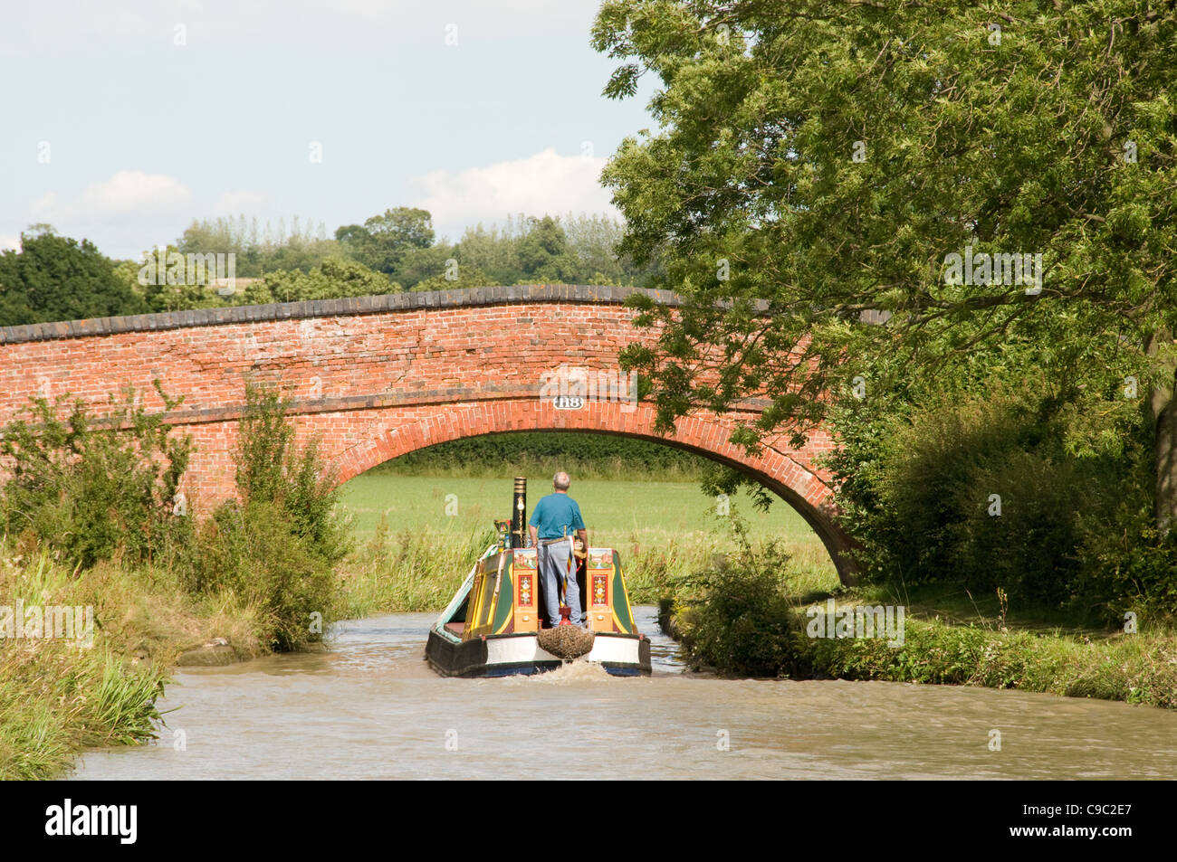 Working on a narrowboat hi-res stock photography and images - Alamy