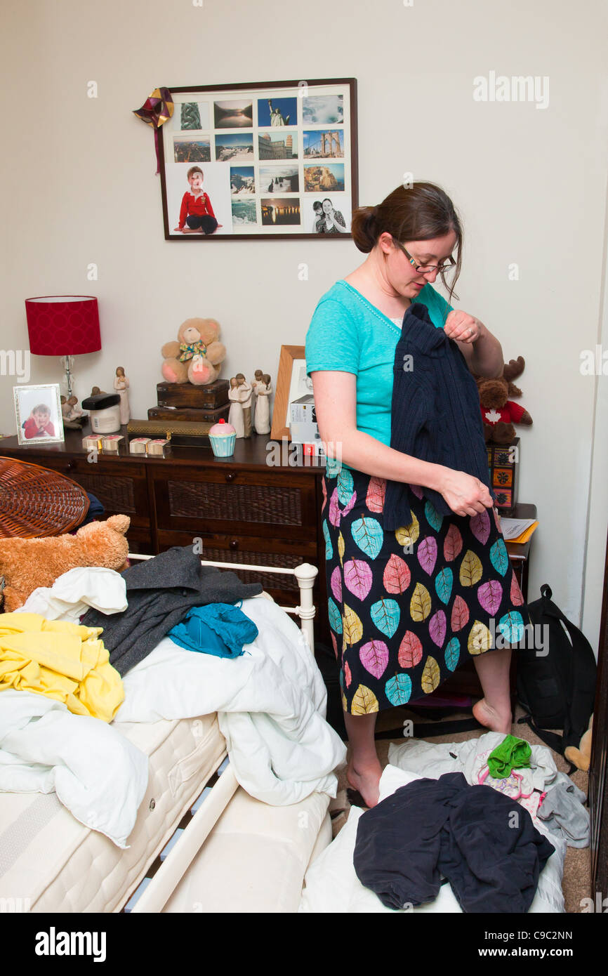 Laundry lady hi-res stock photography and images - Alamy