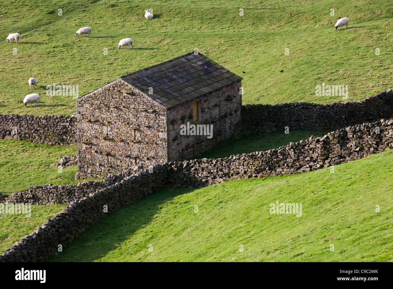 Limestone barns hi-res stock photography and images - Alamy