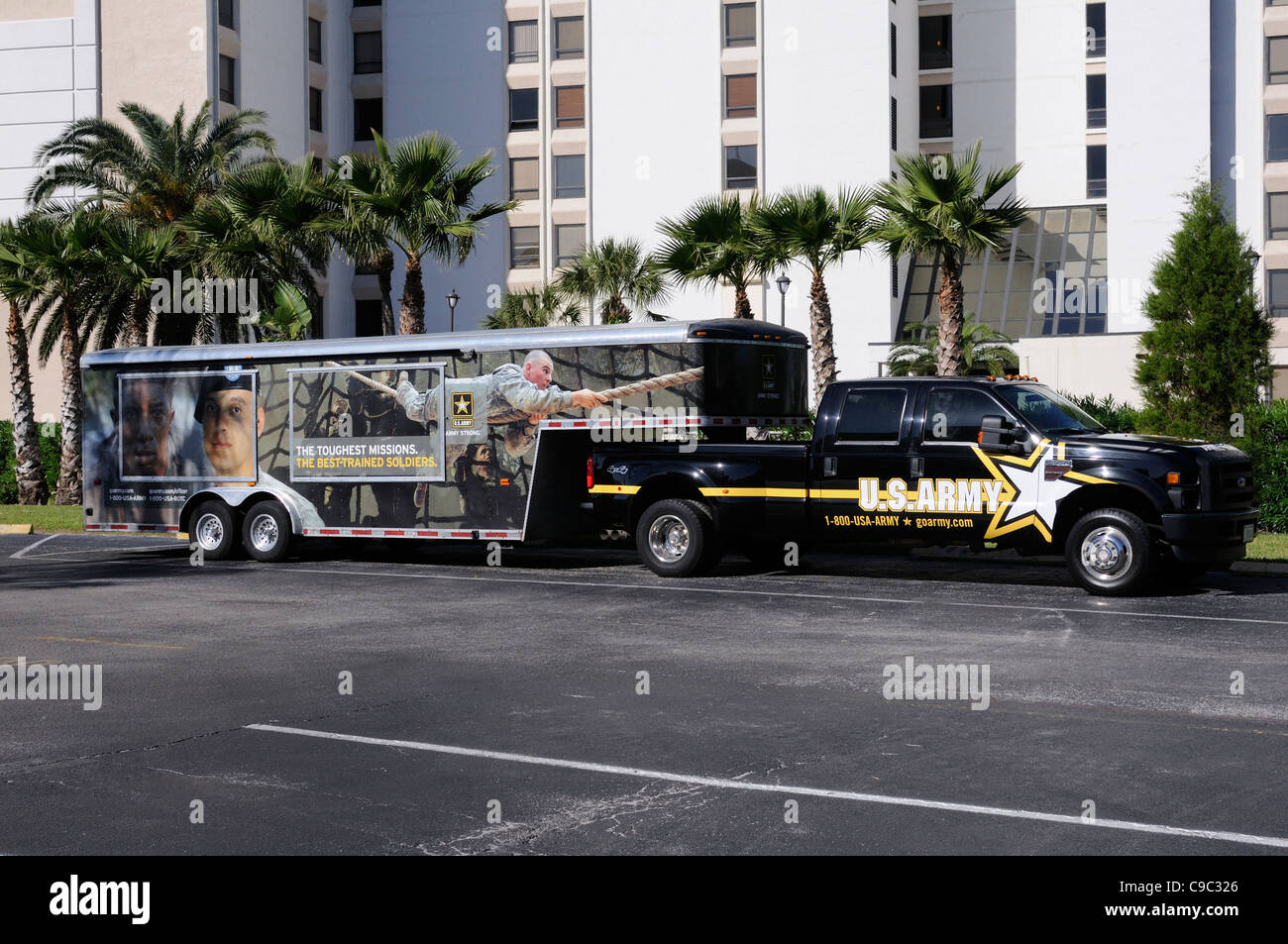 Army recruitment truck hi-res stock photography and images - Alamy
