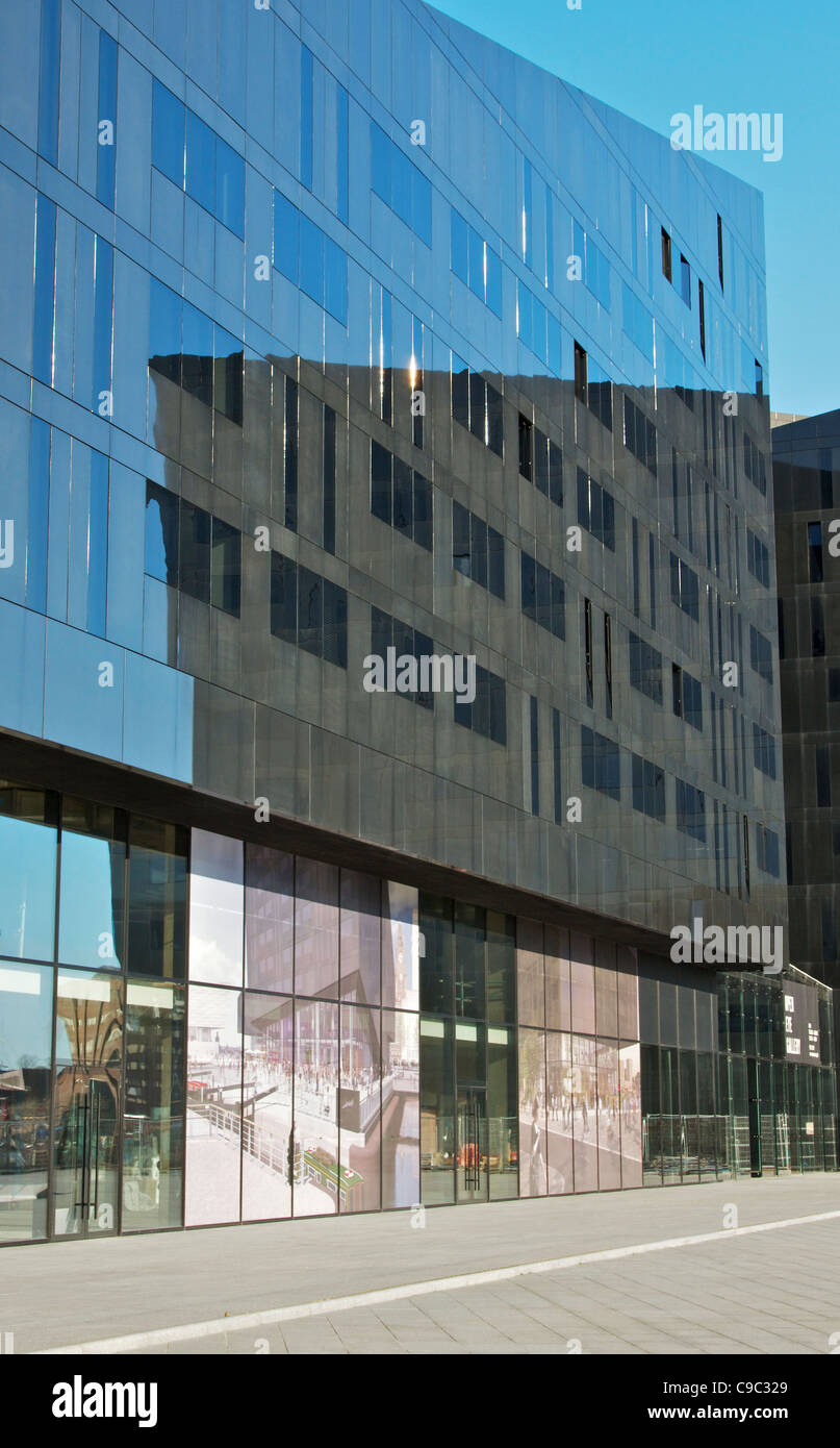 Open eye gallery liverpool dock hi-res stock photography and images - Alamy