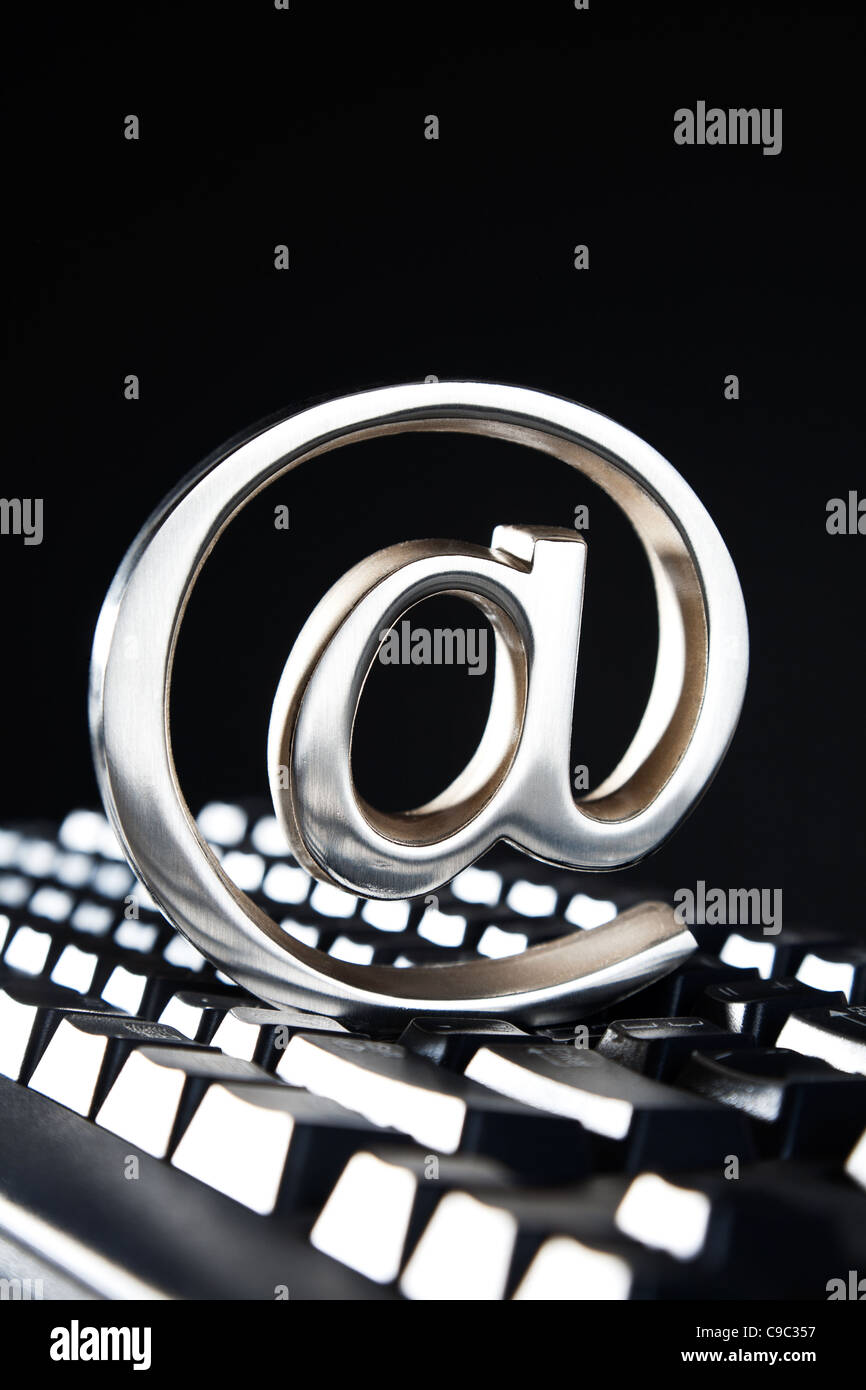 Email at sign keyboard hi-res stock photography and images - Alamy