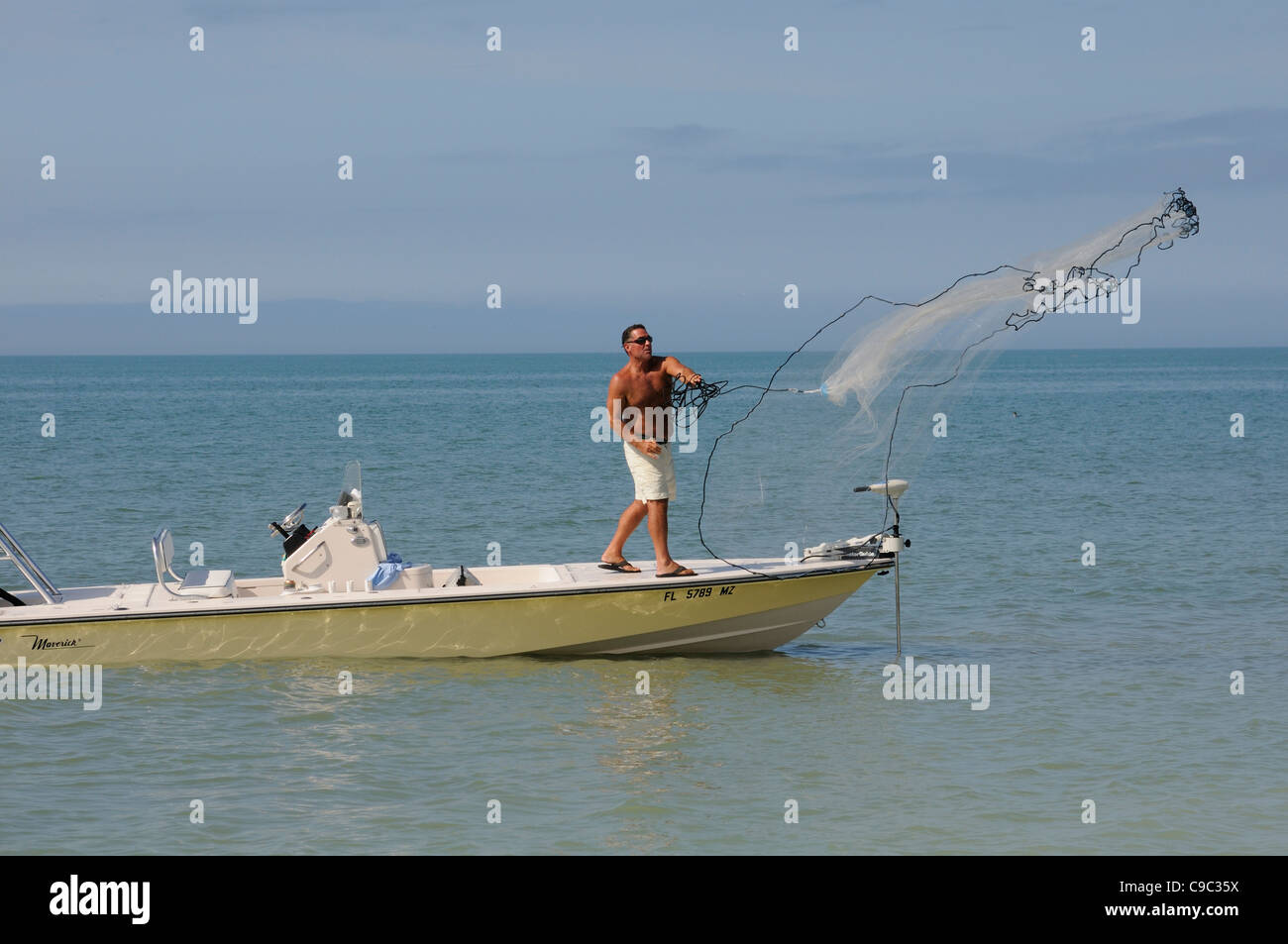 Man throwing fishing net hi-res stock photography and images - Alamy