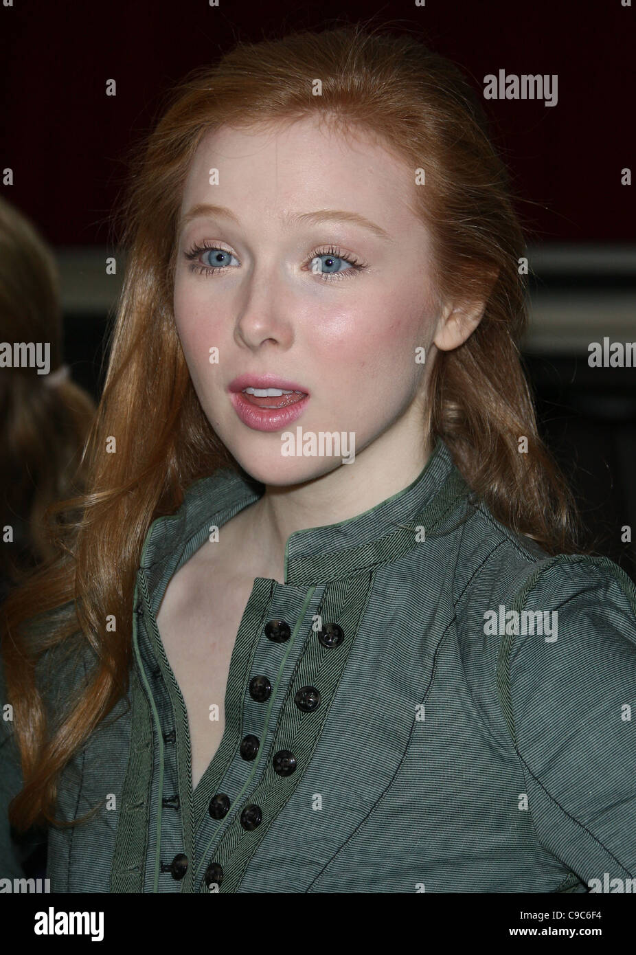 Molly quinn hi-res stock photography and images - Alamy