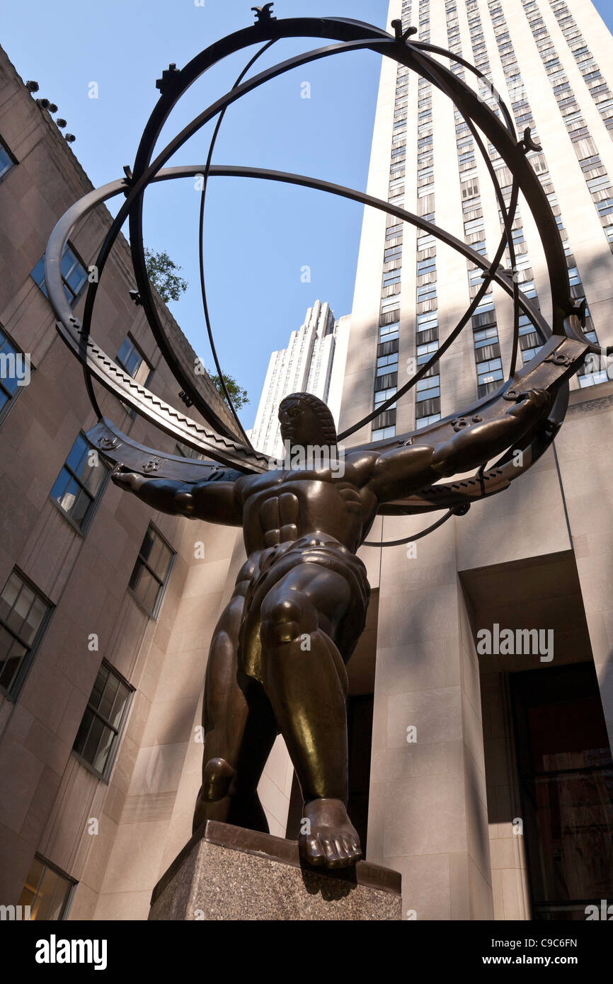 Atlas Statue in Rockefeller Center, NYC Stock Photo - Alamy