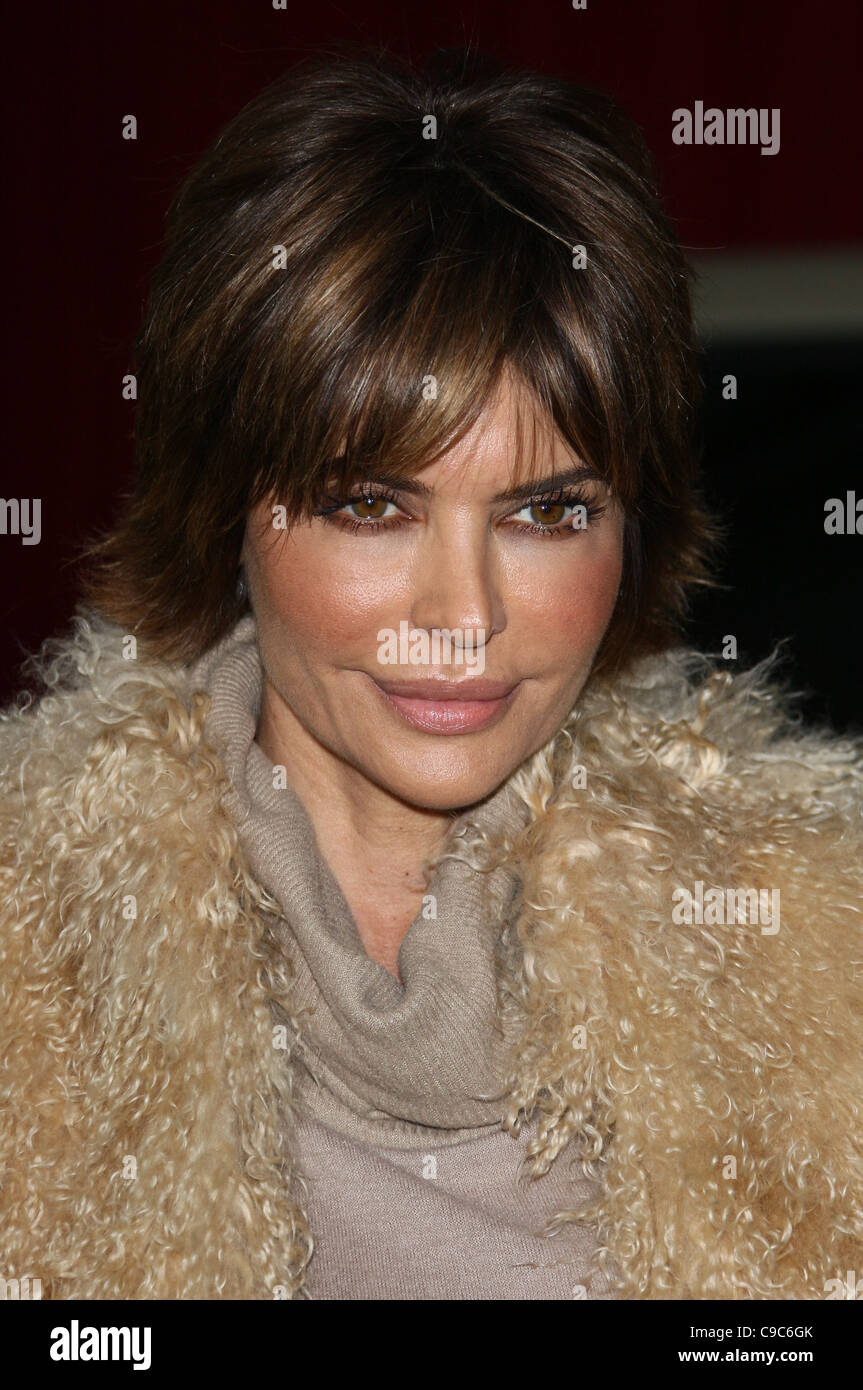 LISA RINNA THE MUPPETS. WORLD PREMIERE HOLLYWOOD LOS ANGELES CALIFORNIA ...