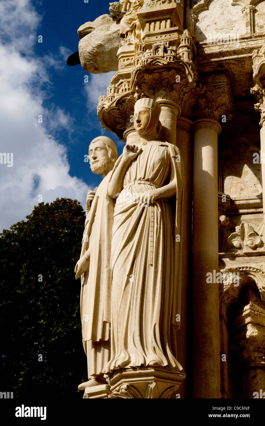 Sculptures chartres cathedral chartres hi-res stock photography and ...