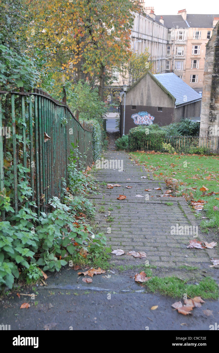 Side lane in west end Glasgow Stock Photo - Alamy