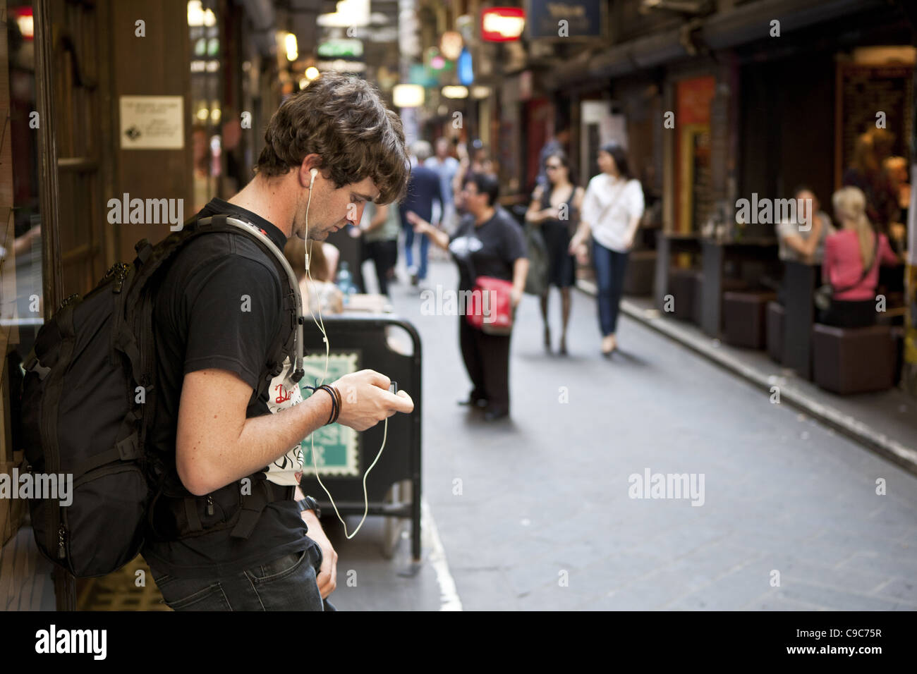 Melbourne street and Café culture Stock Photo - Alamy
