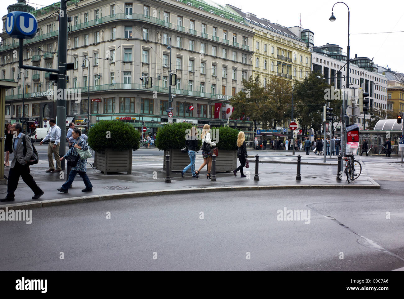 People vienna hi-res stock photography and images - Alamy