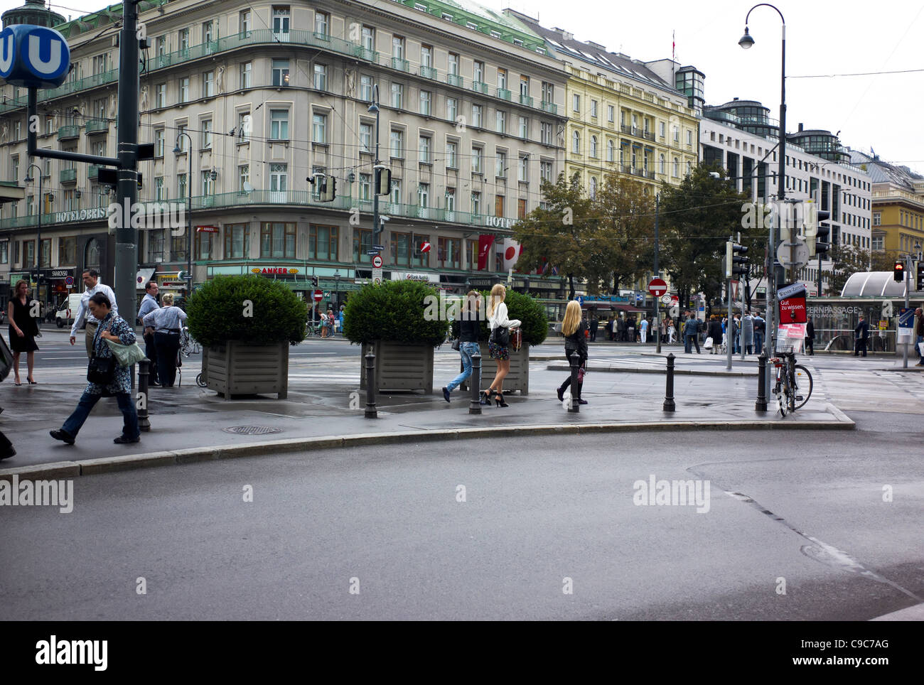 Streets of vienna hi-res stock photography and images - Alamy