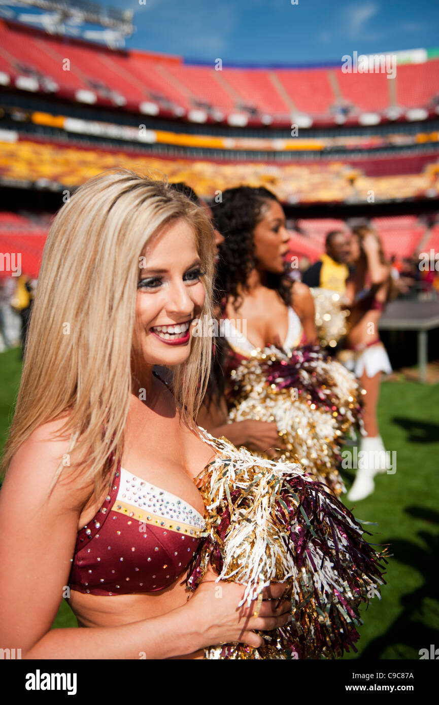 Nfl cheerleaders hi-res stock photography and images - Alamy