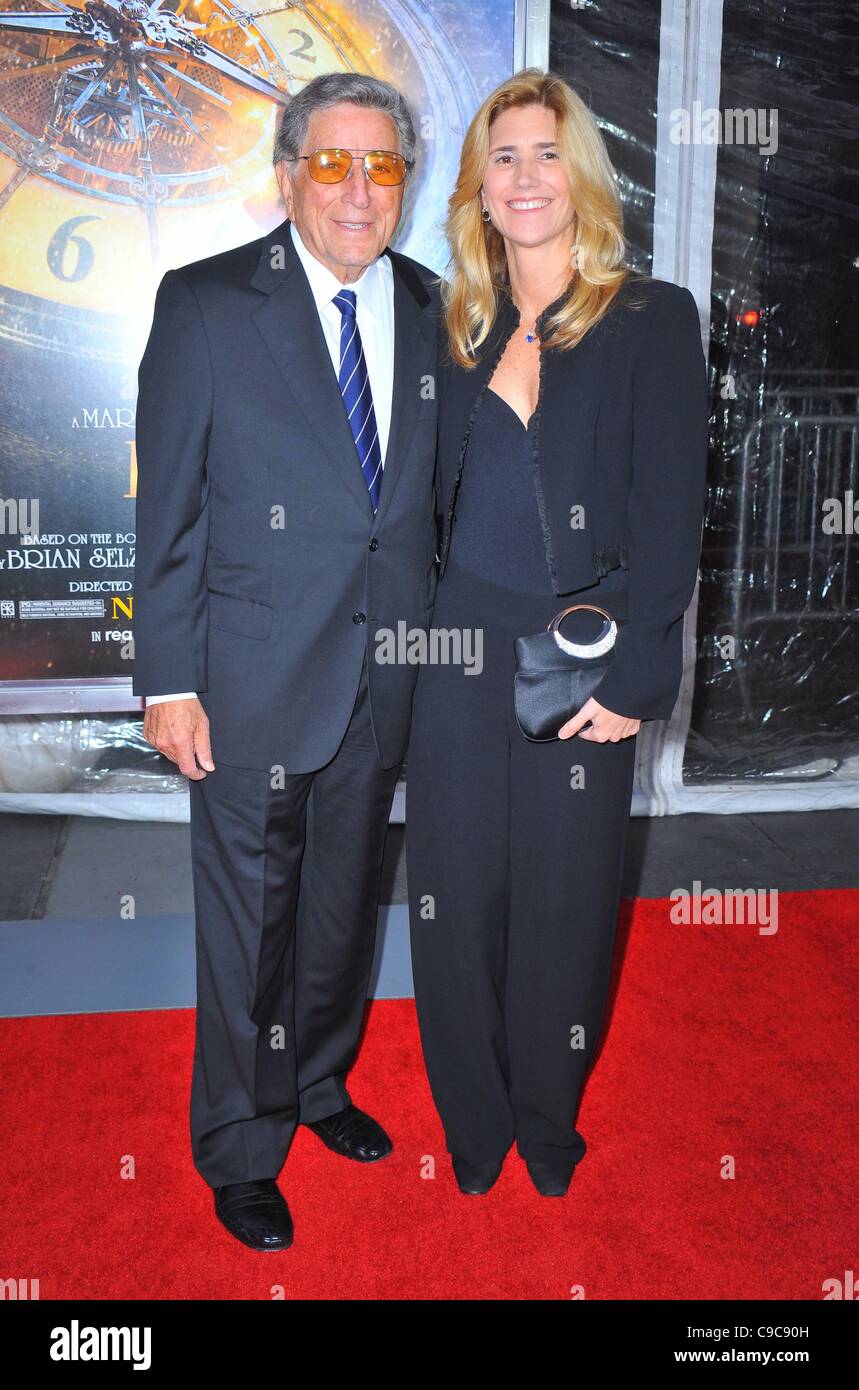 Tony bennett susan bennett arrivals hi-res stock photography and images ...