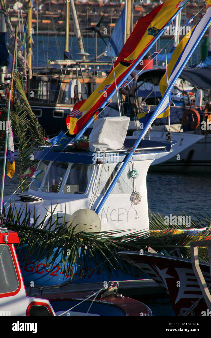 Colourful boats hi-res stock photography and images - Alamy