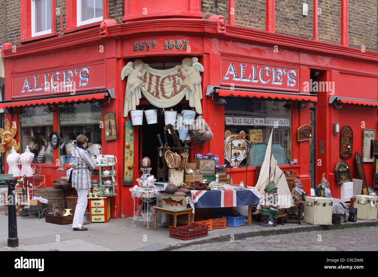 Alices antiques shop portobello road hi-res stock photography and ...