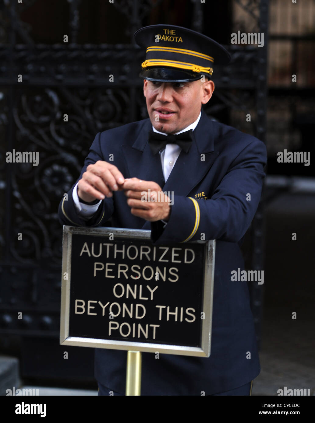 Concierge security hi-res stock photography and images - Alamy