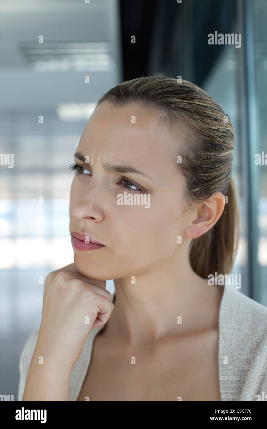 Woman with confused expression Stock Photo - Alamy