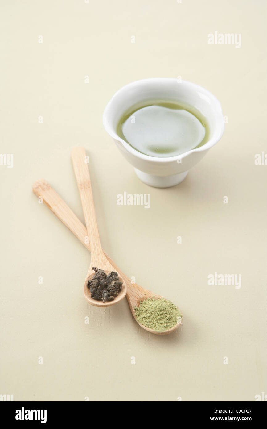 Spoons of tea and a cup of tea Stock Photo - Alamy