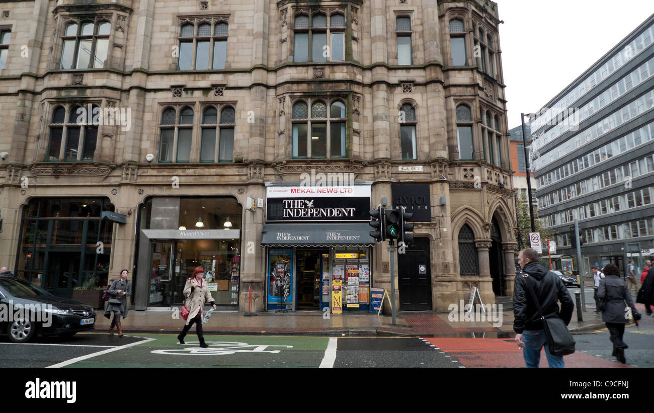 Newsagent shop signs hi-res stock photography and images - Alamy