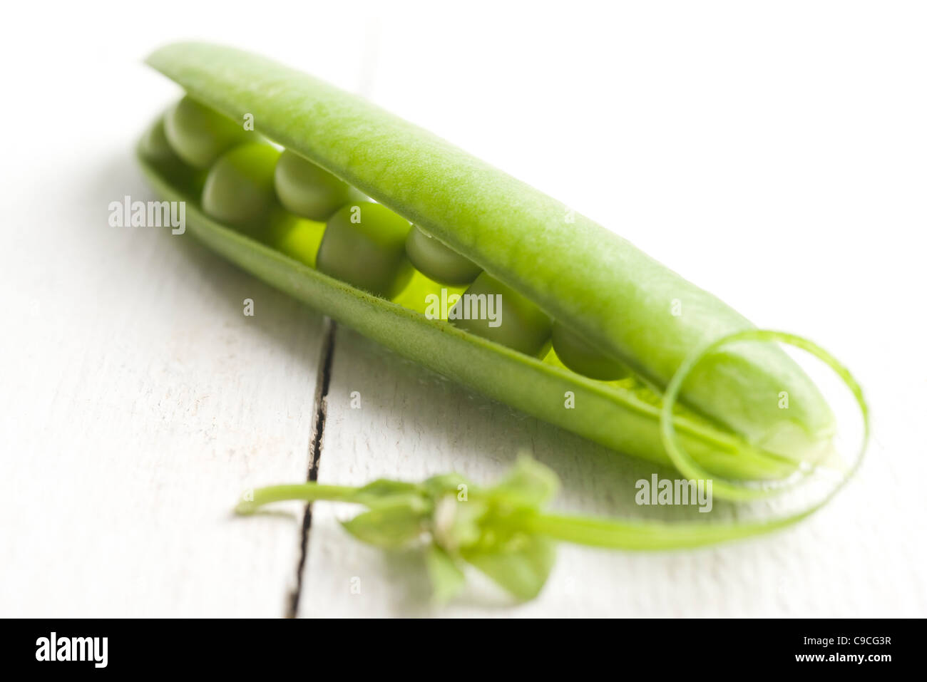 Fresh peas in pod Stock Photo - Alamy