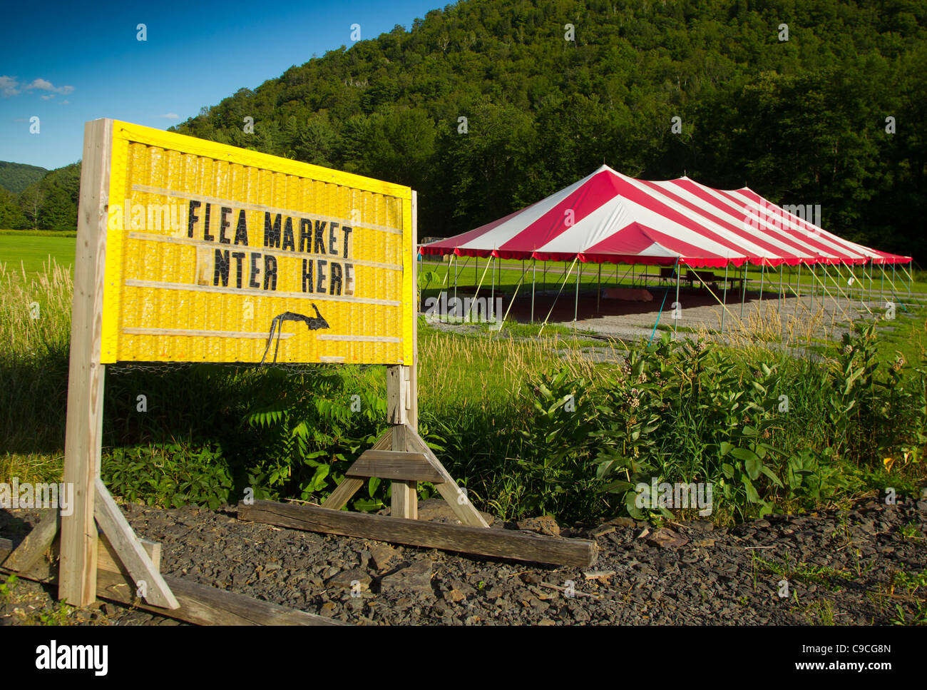 Sign at the entrance to a flea market Stock Photo - Alamy