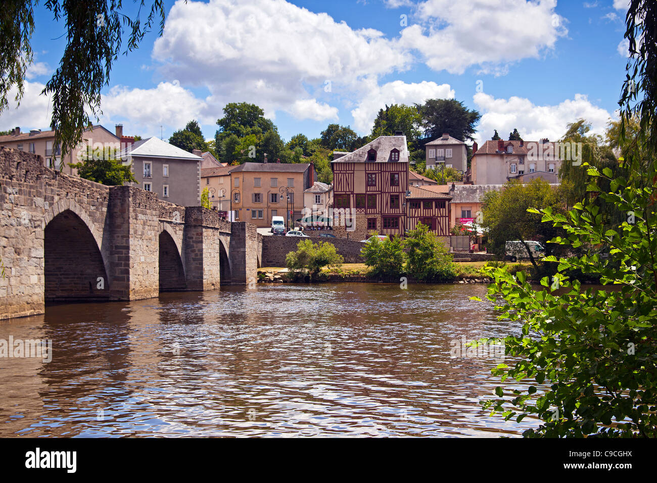 The 13th century Pont St-Etienne over the Vienne river in Limoges Stock ...