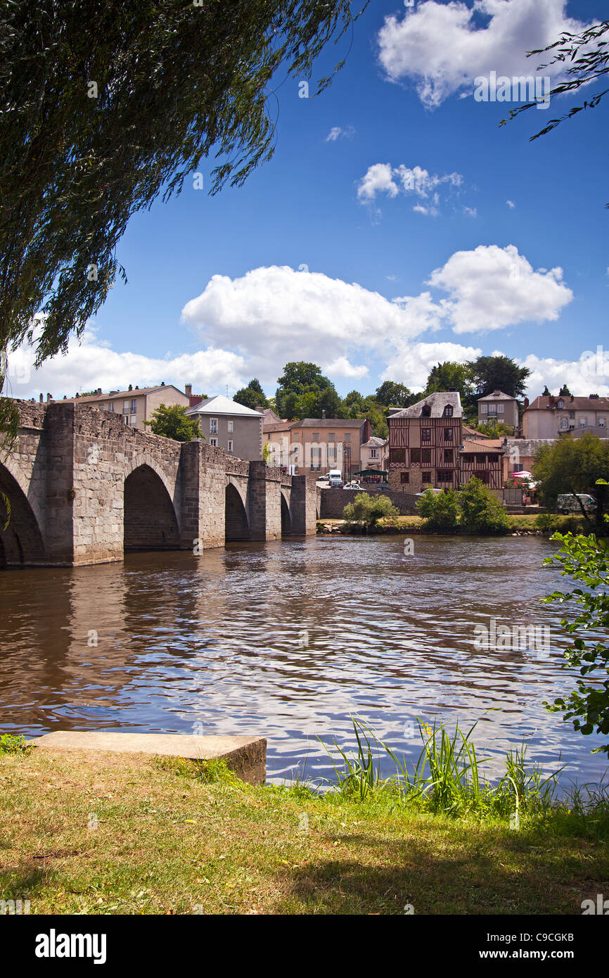 The 13th century Pont St-Etienne over the Vienne river in Limoges Stock ...